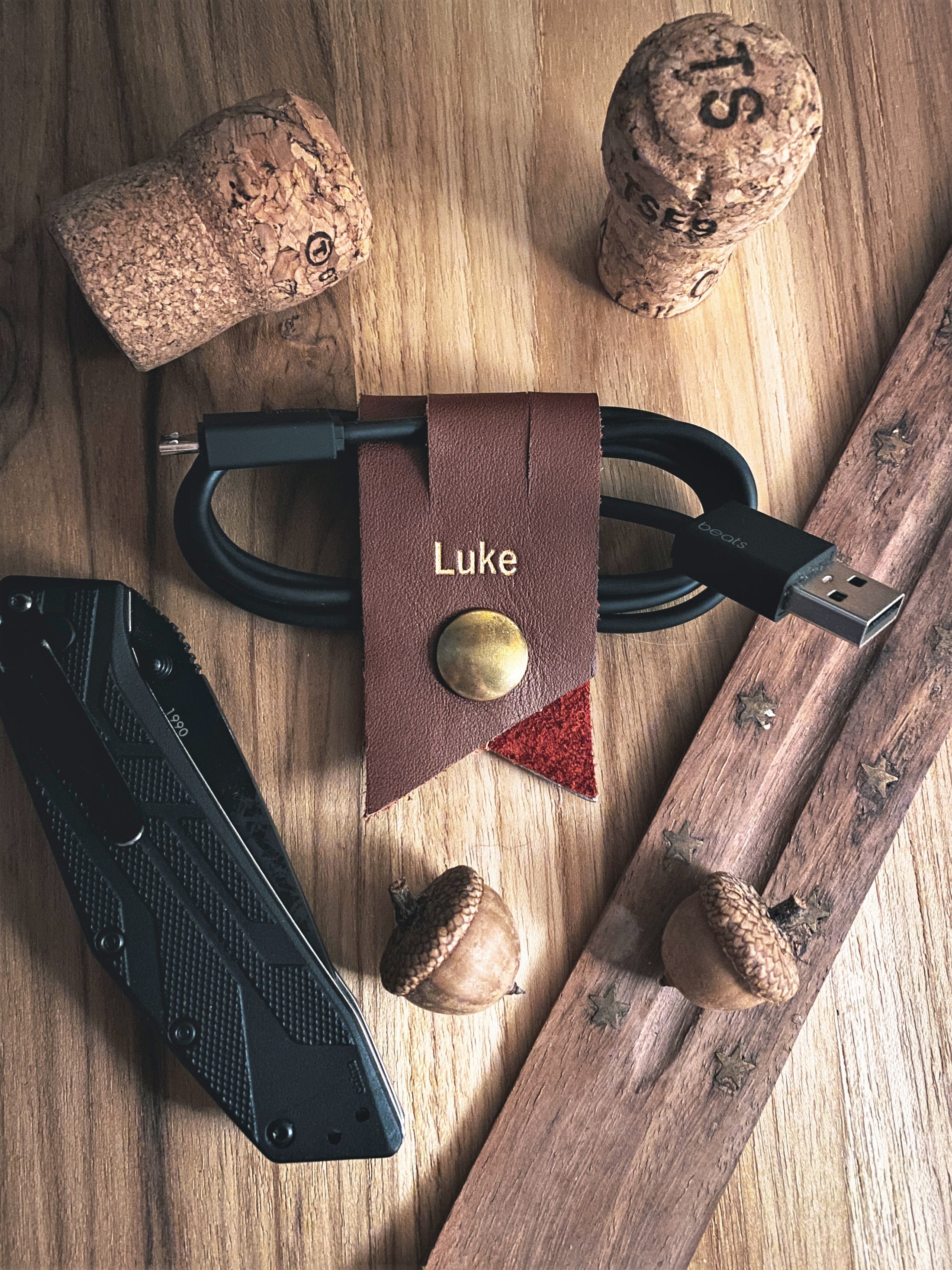 Personalized Large Cable Holder [Flag End - Snap Closure] – Keyaiira