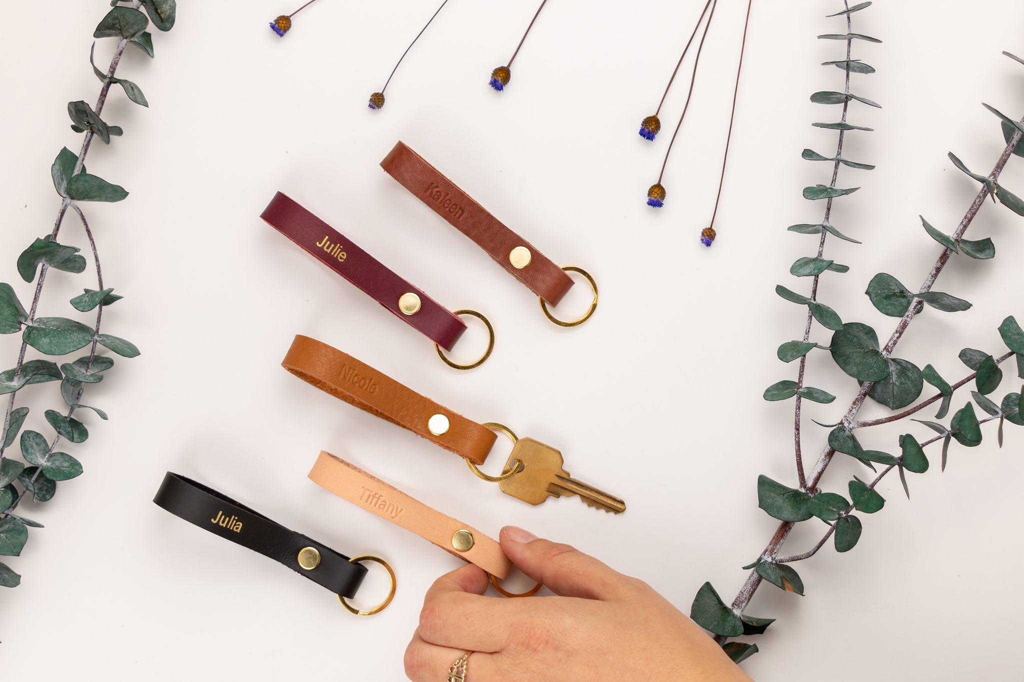 Personalized Skinny Leather Loop Keychain | 14k gold or imprinted monogram – Keyaiira